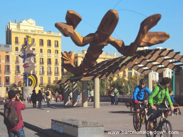 Gambrinus – Barcelona’s Funky Lobster Statue - Barcelona Lowdown