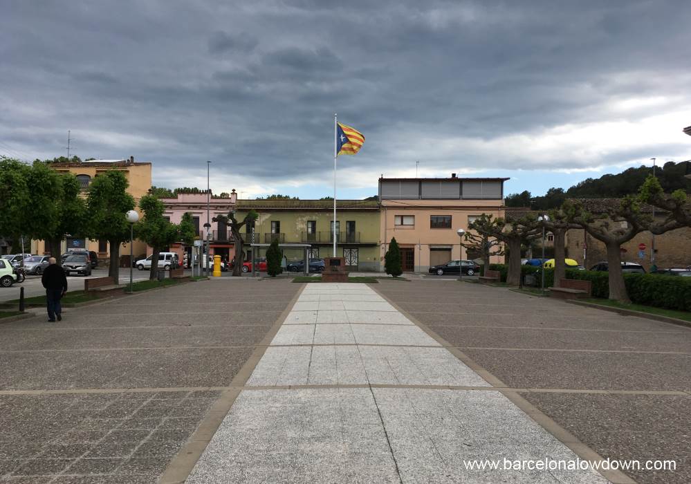 The Walk From Flaça Train Station to Púbol - Barcelona Lowdown